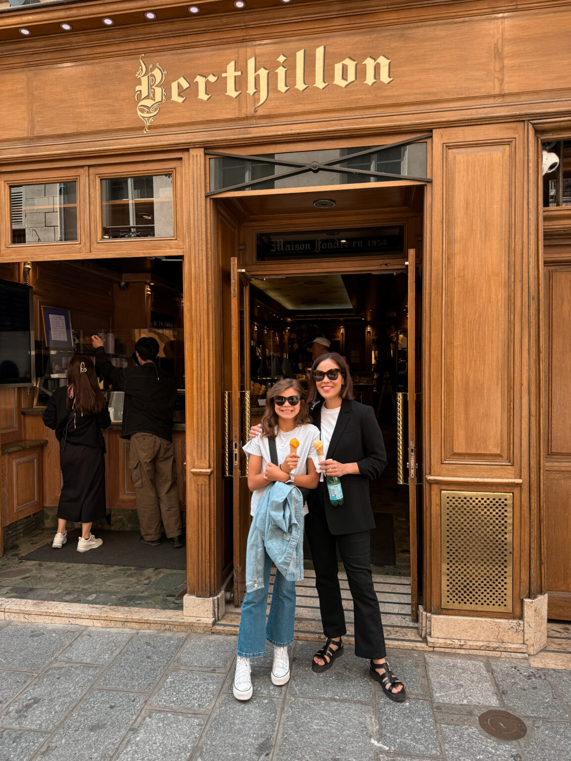 Île Saint-Louis Paris Guide: Where to Stay, Eat, Shop, and Explore | La ...